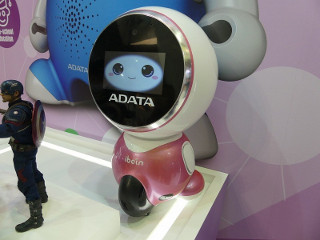 COMPUTEX TAIPEI 2017 - ADATAがロボット市場に本格参入、まずは家庭向けに2モデルを投入へ - ライブドアニュース