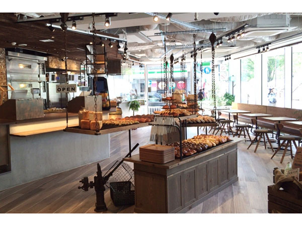 パンを焼く風景と匂いが楽しめる！枚方のおいしさを届けるベーカリーカフェ「THE GROUNDS BAKER」が枚方駅前にオープン - Peachy - ライブドアニュース