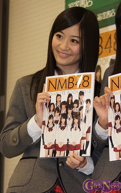 【画像】NMB48 初の公式ガイドブック「NMB48 COMPLETE BOOK 2012」が発売！ 東京の握手会に1000人のファンが大集合 ...