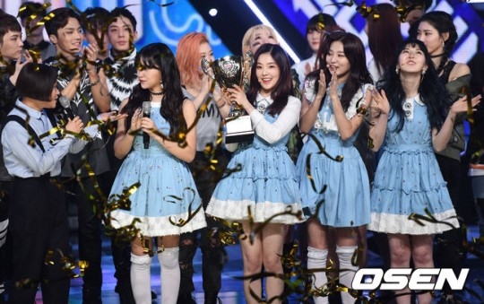 Red Velvet「SHOW CHAMPION」で1位を獲得…“早くも6冠” (2017年2月16日掲載) - ライブドアニュース