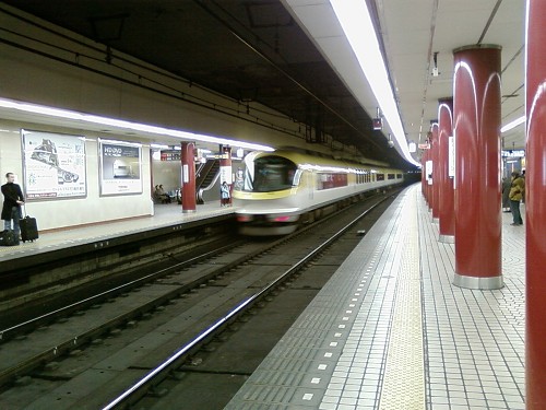 【画像】【写真記事】3Gハイスピード対応！超薄型ケータイ「709SC」 17/21 - ライブドアニュース