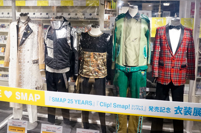 SMAP5人の衣装展示が渋谷でスタート 開店直後に約200人が列 - ライブドアニュース