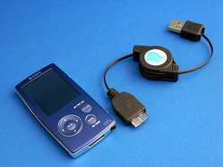 SONY WM-PORT搭載ウォークマン対応の巻き取りケーブルが登場 - ライブドアニュース