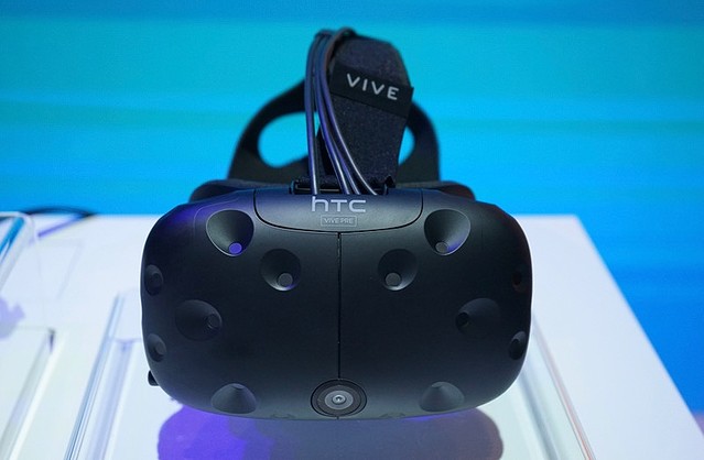 「変わるau」がVRに布石、au新宿にHTC VIVE体験コーナーを開設、6月11日(土)からの2日間限定 - ライブドアニュース