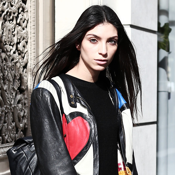 PARIS SNAP：80sポップなレザージャケットが主役！ - Peachy - ライブドアニュース