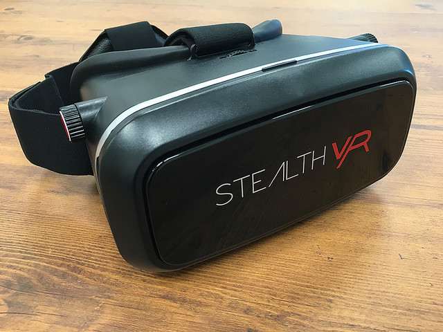スマホ装着タイプのVRヘッドセット「STEALTH VR」が4月20日から正式販売開始。価格は9800円 - ライブドアニュース