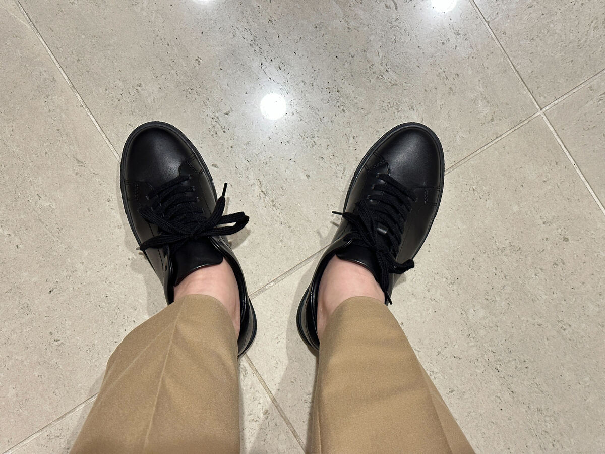 【レビュー】GU「リアルレザースニーカー」に女性向けサイズが登場! 3,000円台で買える本革スニーカーの実力はいかに?! - ライブドアニュース