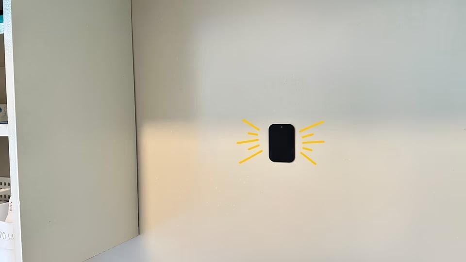 マグネットとクリップの2WAY固定対応だから置きたいところにスマホがおけるスマホスタンド「MagPo」 - ライブドアニュース