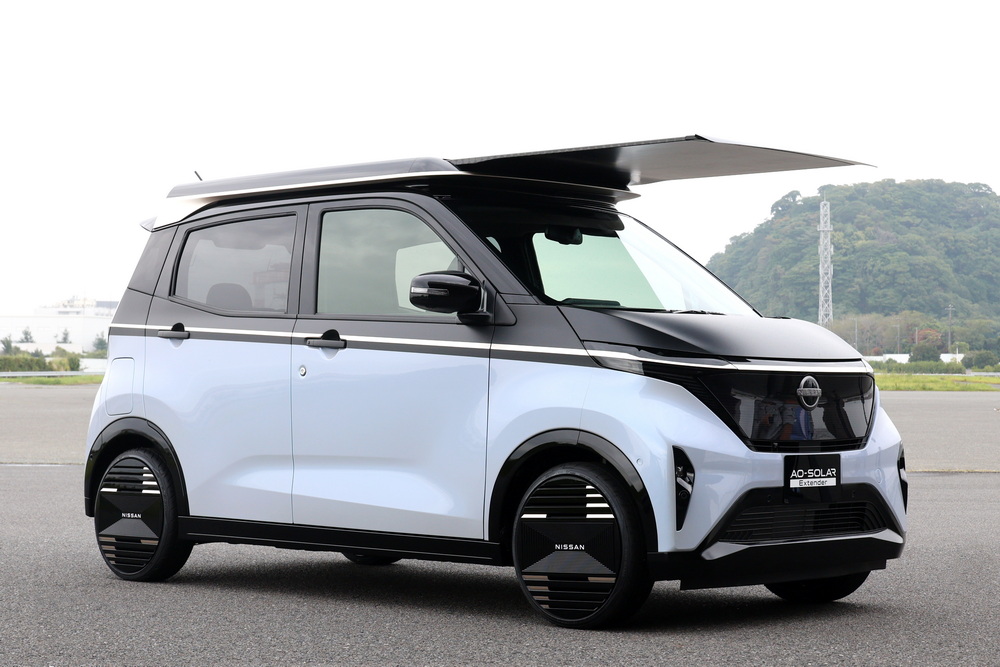 【年間約3000kmの発電量でEVが充電不要に】日産サクラ用電動スライド式ソーラーシステム『あおぞら・エクステンダー』開発中！ - ライブドアニュース