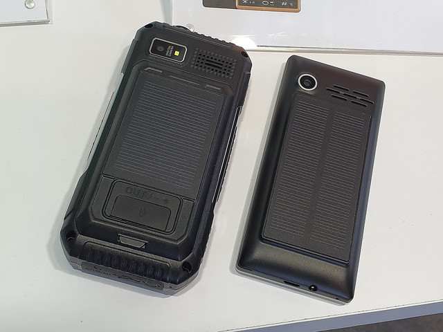 太陽電池が標準搭載？謎スマホメーカー「SIMI Mobile」の最新モデルをチェック：山根博士のスマホよもやま話 - ライブドアニュース