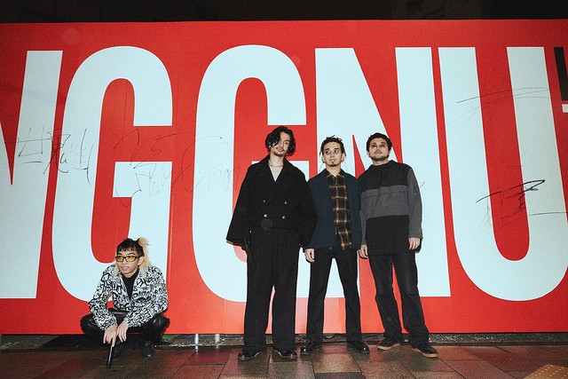 King Gnuメンバーが、東京・表参道の巨大ビルボードに直接サイン！ 東京ドーム初公演ライブ映像、配信迫る - ライブドアニュース