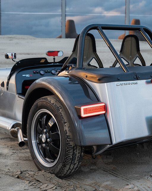 軽規格のセブン復活！ ケータハム・セブン170Rに試乗 車重440kg 待望R仕様 - ライブドアニュース