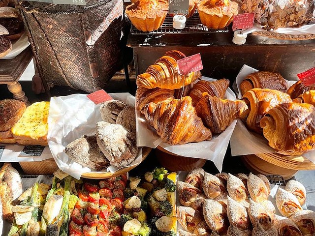 まるでパンの美術館！池ノ上「eteco bread（エテコブレッド）」に並ぶ具材たっぷりの美しいパンたちに感動 - Peachy - ライブドアニュース