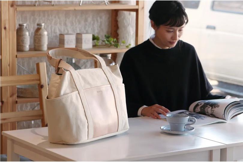 【画像】手を添えなくても落ちてこないから快適！ 進化型トートバッグ「FIXTOTE Laura」 8/9 - ライブドアニュース