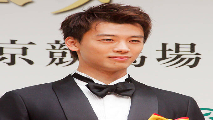 竹内涼真、色気あふれる『10DANCE』SHOTにファン興奮「かっこいい」「セクシーすぎる」 (2025年12月4日掲載) - ライブドアニュース