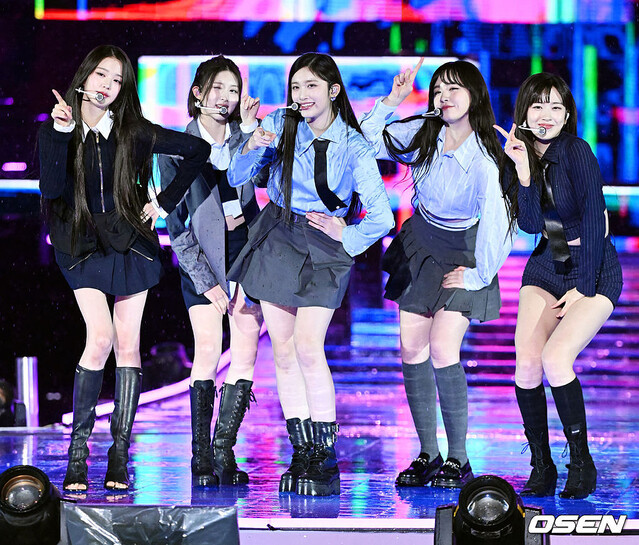 【画像】【PHOTO】IVE「K-POP SUPER LIVE」でステージ披露…雨の中でも輝く美貌 1/31 - ライブドアニュース