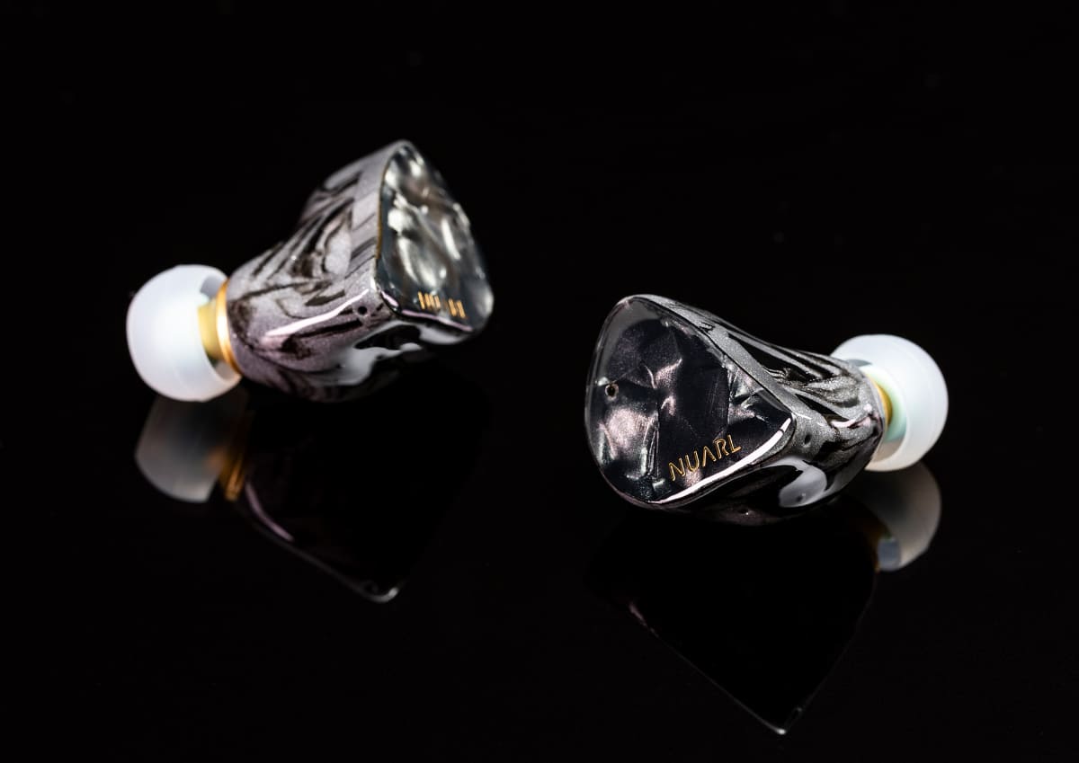 NUARL、個人最適化とMEMS+独自ドライバ「Inovatör」に新デザイン“Night Mirage” (2025年9月19日掲載 ...