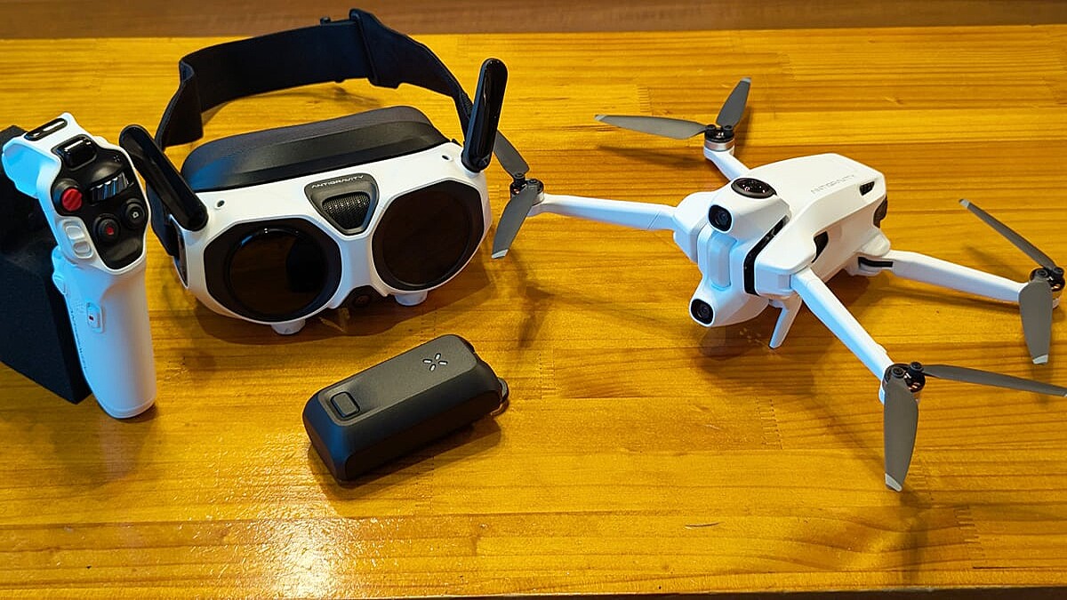 「Antigravity A1」フォトレビュー 世界初の8K 360°搭載ドローンとユニークなハンドルコントローラー・ゴーグルをチェック ...