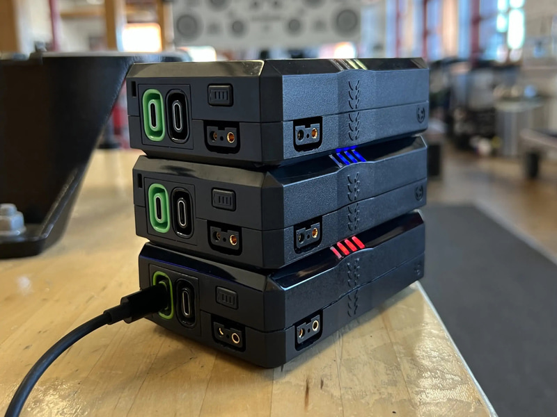 積み重ねて容量拡張できるバッテリーパック「Powerbase Edge Snap」 USB Type-Cが2基搭載 - ライブドアニュース