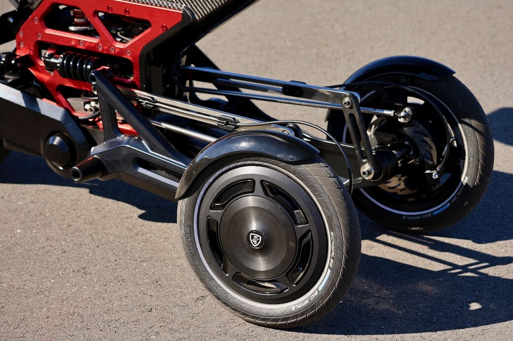 ｢前2輪｣のユニークな形状で走るRaptorの可能性 - ライブドアニュース