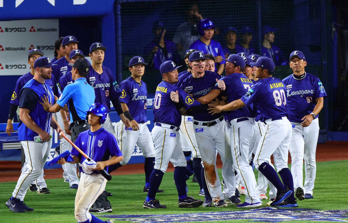 DeNA―巨人 筒香への死球発端で警告試合に オースティン激高して先頭でベンチ飛び出し一触即発ムード (2024年8月18日掲載 ...