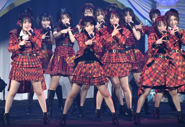 AKB48、武道館にて新体制のコンサートを開催！柏木由紀の卒業発表も！ - ライブドアニュース