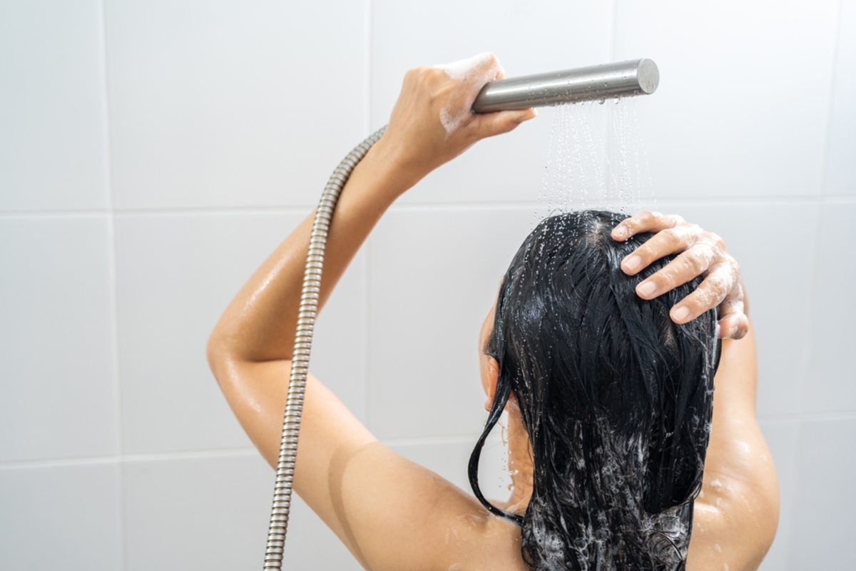 冬は毎日髪を洗わず週3回にしています。毎日洗う場合と比べてガス代・水道代は月いくら差が出るのでしょうか？ - ライブドアニュース