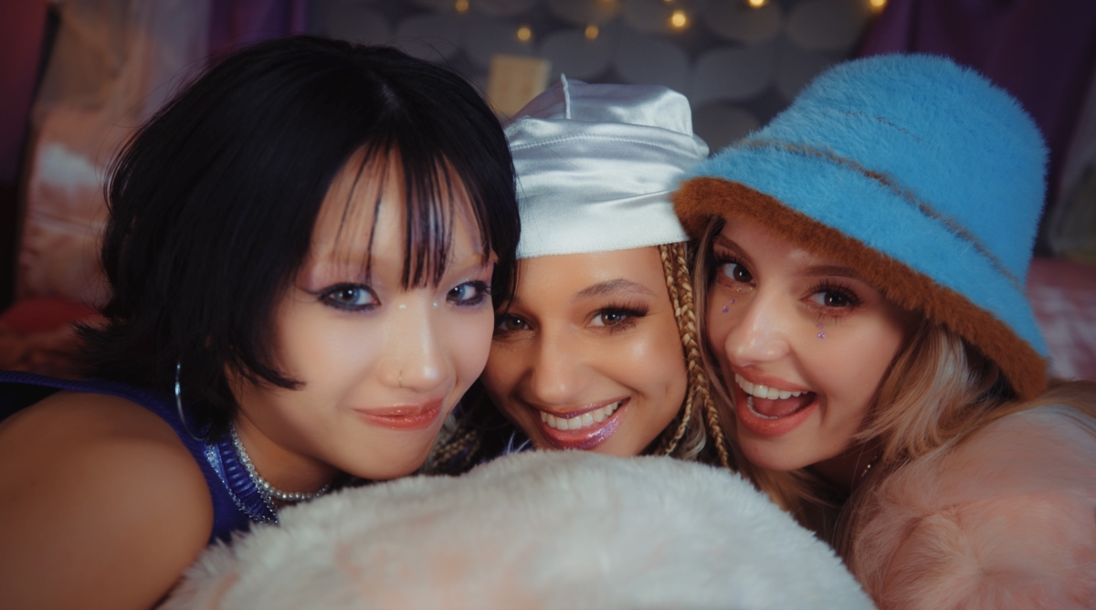 SWEET REVENGE、Niinaプロデュースの新曲「MU-CHU」MV公開 RHT. Macotoが振り付けを担当 - ライブドアニュース