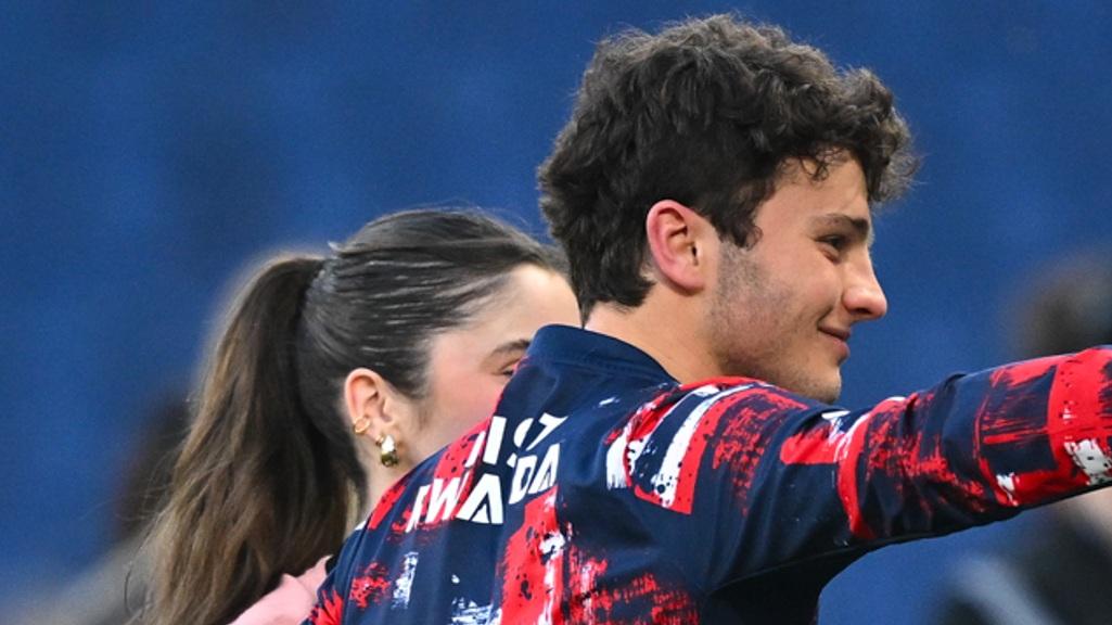 無敗優勝のPSG、20歳ジョアン・ネヴェスが恋人の女優を押し倒すシーンが話題に - ライブドアニュース