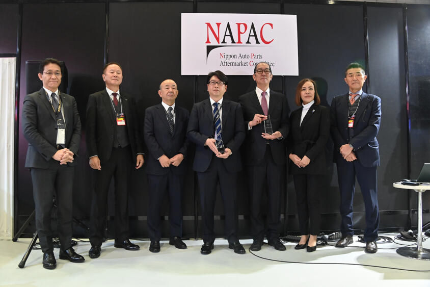 NAPACアワード大賞を我らが交通タイムス社が受賞！ アフターパーツマーケット発展への貢献を評価【東京オートサロン2025】 (2025年1月10日掲載) - ライブドアニュース