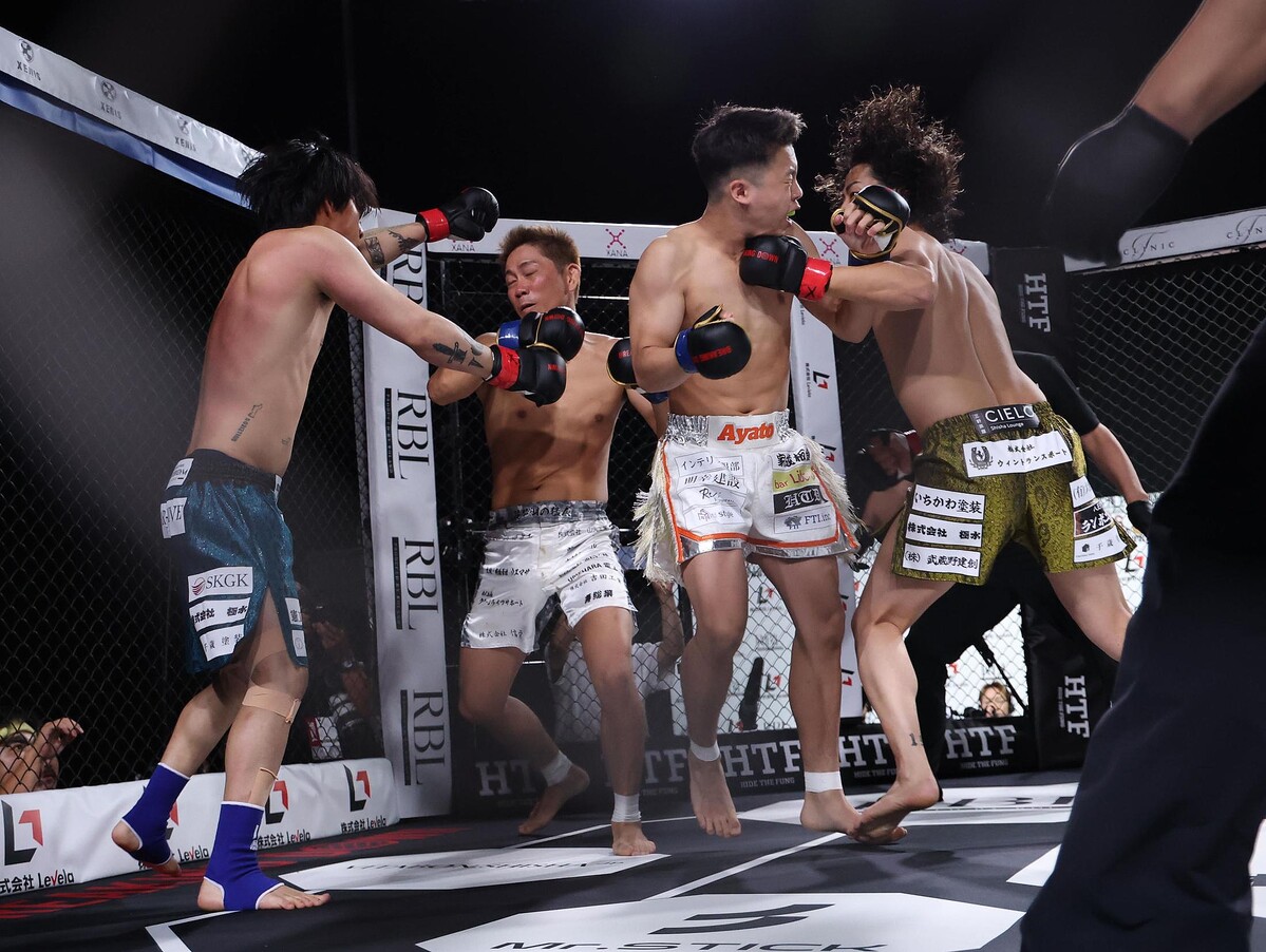 BreakingDownで異例の試合 2対2という異例の形式にファン騒然 (2025年8月11日掲載) - ライブドアニュース