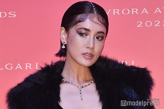 藤井夏恋、美バストちらり ラインストーンメイクも個性的＜BVLGARI AVRORA AWARDS 2022＞ - ライブドアニュース