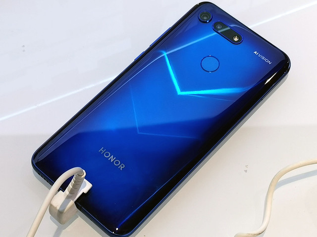 【画像】【ノッチ終了】Galaxy A8s、Nova 4、Honor V20 パンチホール採用3モデルを比較 13/14 - ライブドアニュース