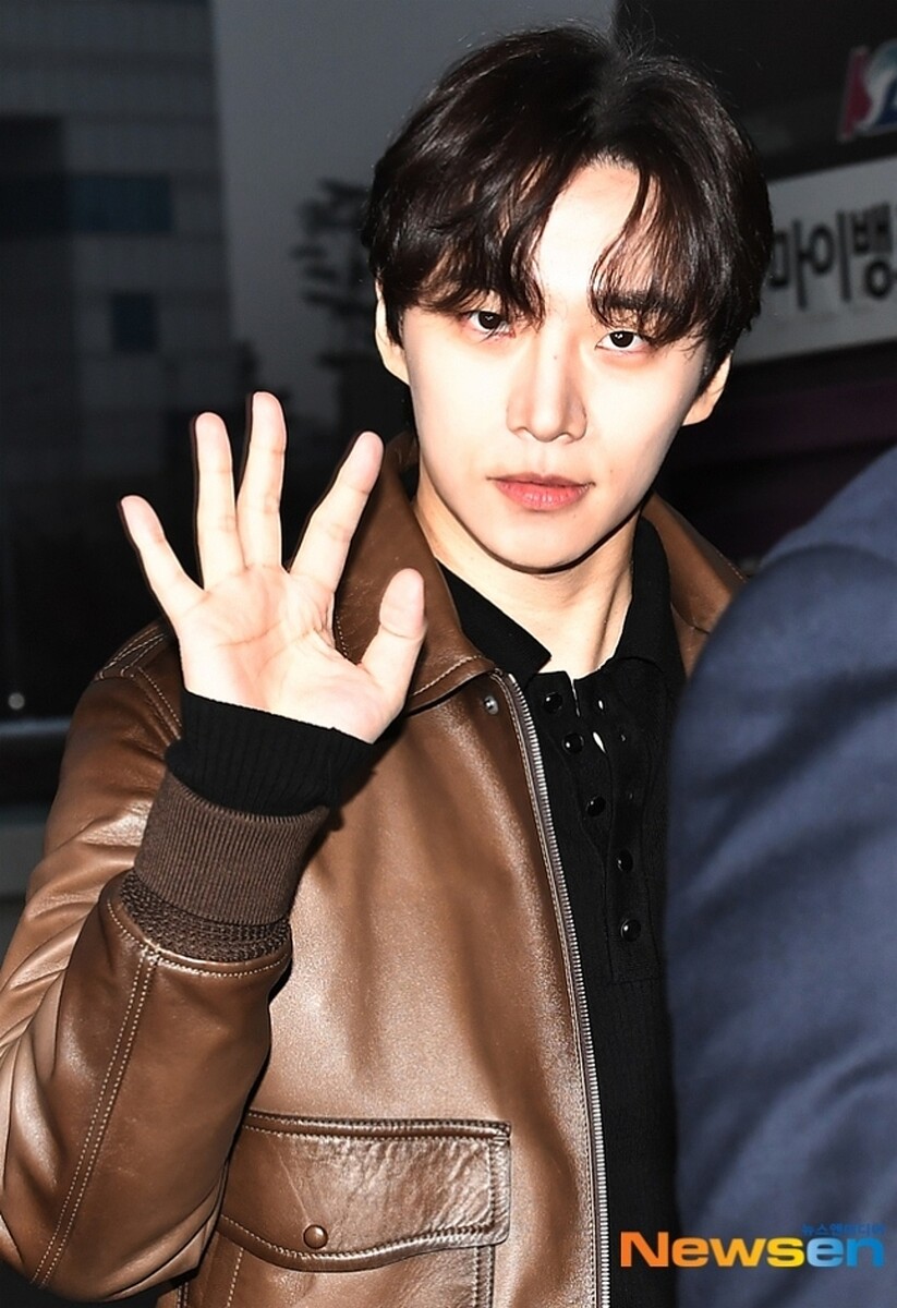 【PHOTO】2PM ジュノ「2024 MAMA AWARDS」のため日本へ出国 - ライブドアニュース