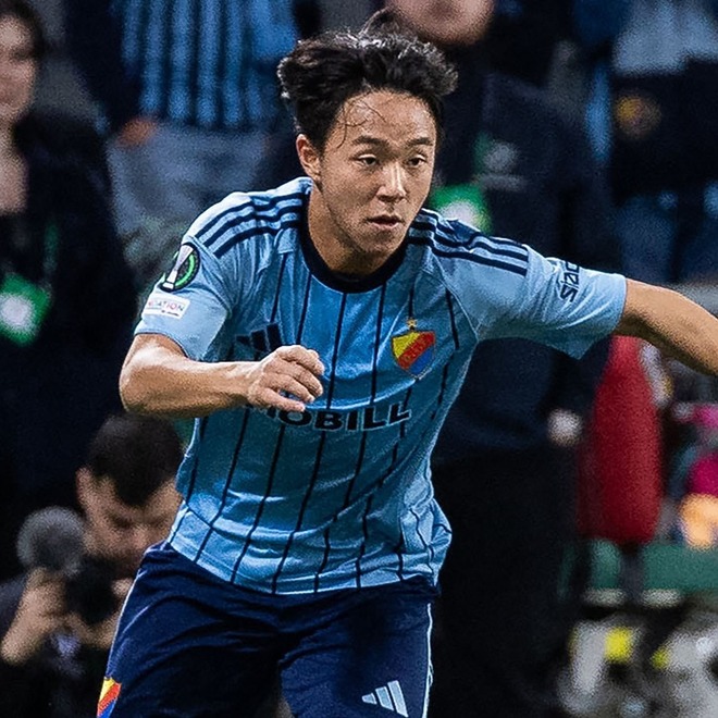 「スーパーゴールだ」「本当に上手い」若き日本人DFの鮮烈ボレー弾がECL公式“Goal of the Day”に選出！ファンは主張「小杉を1位にすべきだった」 - ライブドアニュース