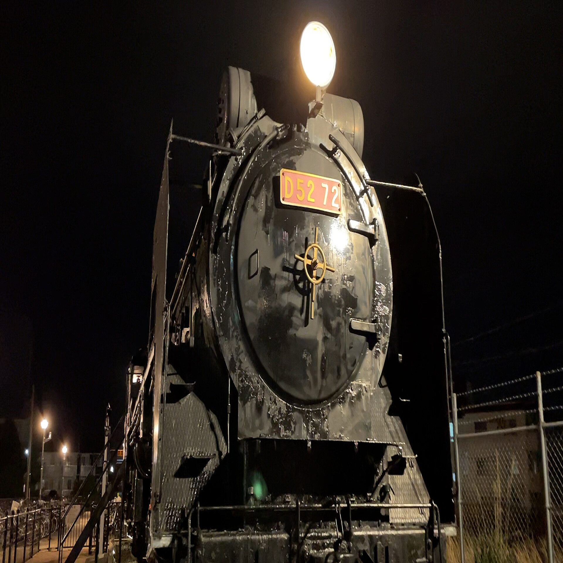 JR御殿場駅のポッポ広場へ！ライトアップされたD52型蒸気機関車72号機を見てきた！ (2022年6月15日掲載) - ライブドアニュース