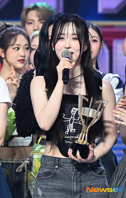 【画像】【PHOTO】NMIXX、3/29放送「SHOW CHAMPION」でデビュー後初の1位を獲得！涙するメンバーも 7/30 - ライブドアニュース