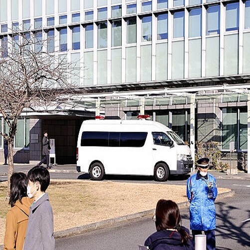 安倍元首相銃撃の山上徹也被告、初めて公判前整理手続きに出席…地裁は出入口封鎖し厳戒警備 2024年1月23日掲載 ライブドアニュース