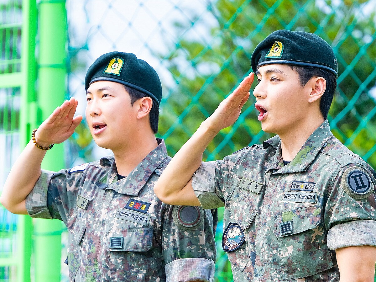 ついにBTS・RMとVが除隊！はじける笑顔で挨拶「部隊復帰はもう終わり、これからは“舞台”復帰だ」 (2025年6月10日掲載 ...