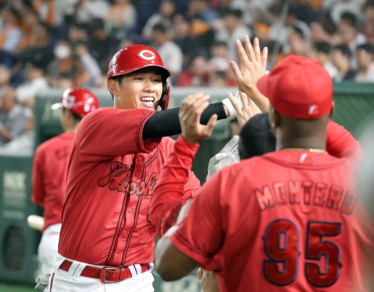 広島・中村奨成 九回劇的V弾！連敗6で止めた 「まだまだ諦めていない。食らいついていく」奇跡CSへ3位DeNAと5差 - ライブドアニュース