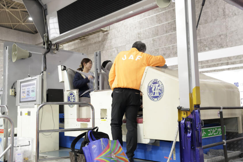 子どもが体験することで安全を推進！ JAFの取り組みには大阪の交通の課題と将来が詰まっていた【大阪オートメッセ2024】 - ライブドアニュース