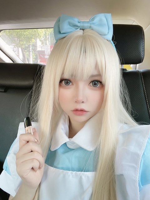 「逃げてるアリス」中国出身コスプレイヤー622がアリスのコス披露 - ライブドアニュース