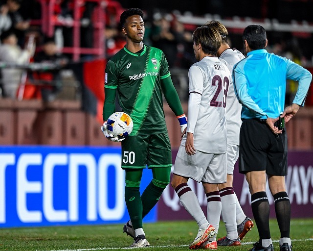 神戸がACLE最終節で完敗...開始2分に失点→5分後にGKオビが一発退場。数的不利で上海申花に2－4。元横浜FCのFWに3発くらう (2025年2月18日掲載) - ライブドアニュース