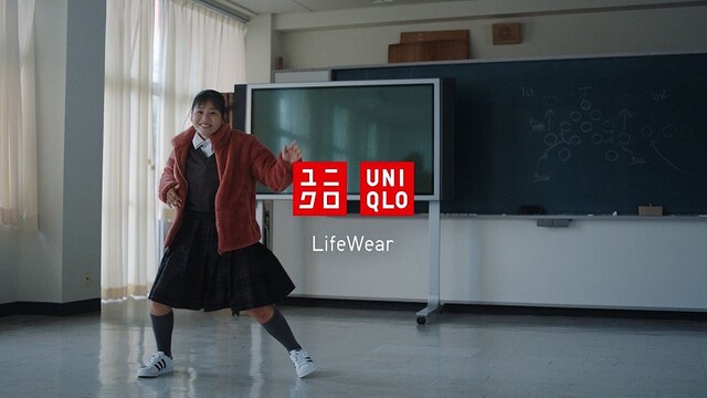 小松菜奈、ユニクロ新CMで自然体な表現 着たいフリースの色は「オレンジ!」 - ライブドアニュース