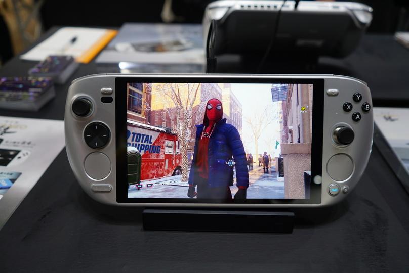 【画像】どっちにする？ ポータブルゲーミングPCのAYANEOが2モデルを展示 #TGS2023 3/6 - ライブドアニュース