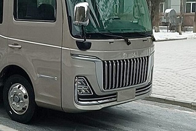 顔の存在感がスゴい… 35年ぶりに復活？ 最高級ブランドの「紅旗QM7」デザイン公開 中国投入は間近？ (2023年2月17日掲載 ...