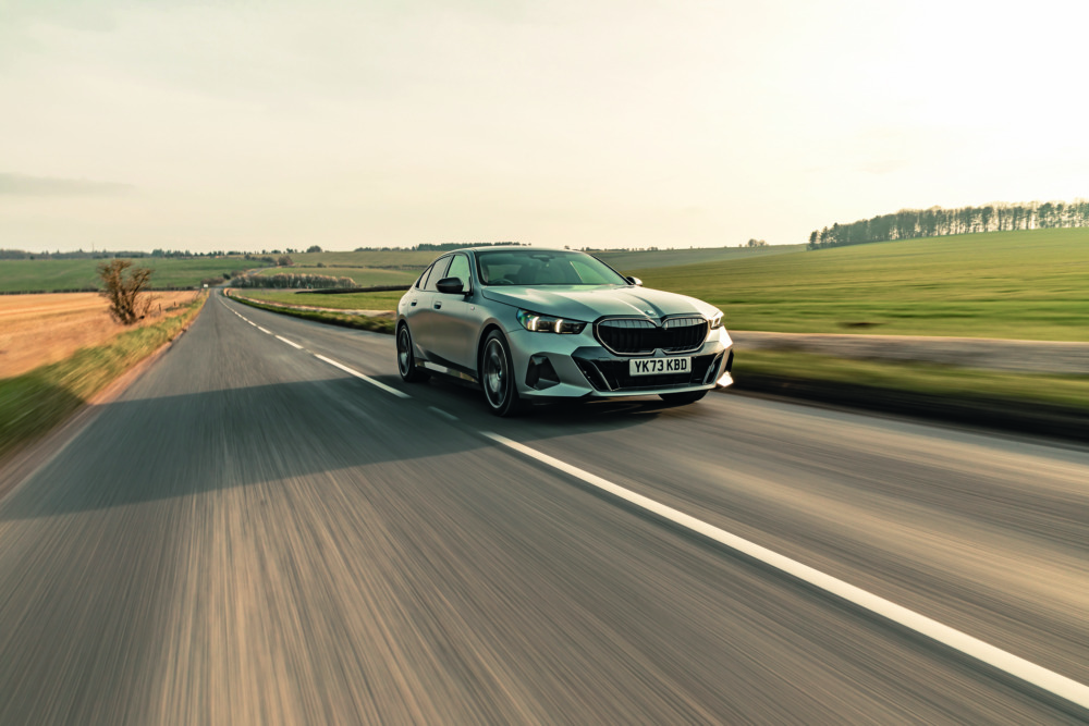 BMW5シリーズ 詳細データテスト 強心臓と洗練されたサスペンションを兼備 車体は大きくなりすぎ - ライブドアニュース