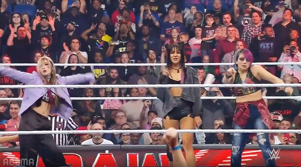 【画像】【WWE】アスカ＆カイリ 女子タッグ王座奪回へ再び実力行使！ 王者の顔を踏みつけ〝卑劣ダンス〟 3/3 - ライブドアニュース