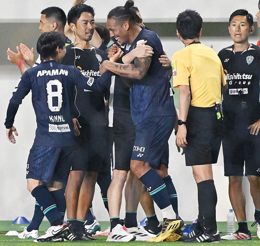 アビスパ福岡がJ1勢に約2カ月ぶり白星 広島に先勝 37歳ウェリントンがクラブ最年長ゴール【YBCルヴァン・カップPOラウンド】 - ライブドアニュース