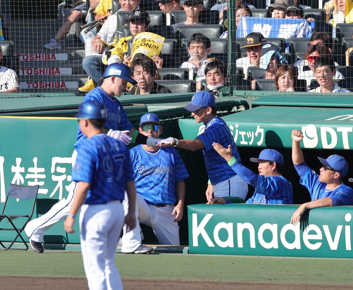 【DeNA】3回に併殺崩れの間に先制点を挙げる 先発左腕の東克樹を援護 - ライブドアニュース